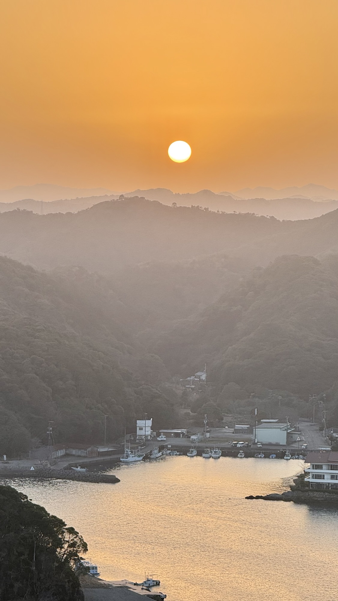 人间不息 The Unceasing Cycle of Human Life – c.h.e.f